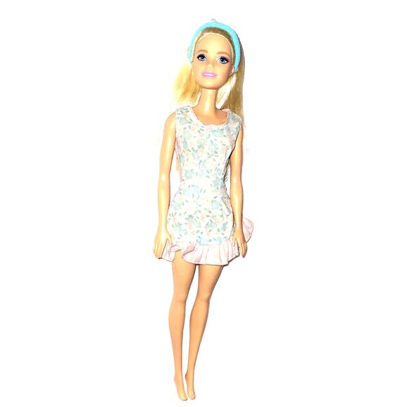 Mattel | Toys | Mattels Fashionista Barbie In A Pastel Dress Fxl68 M35 ...